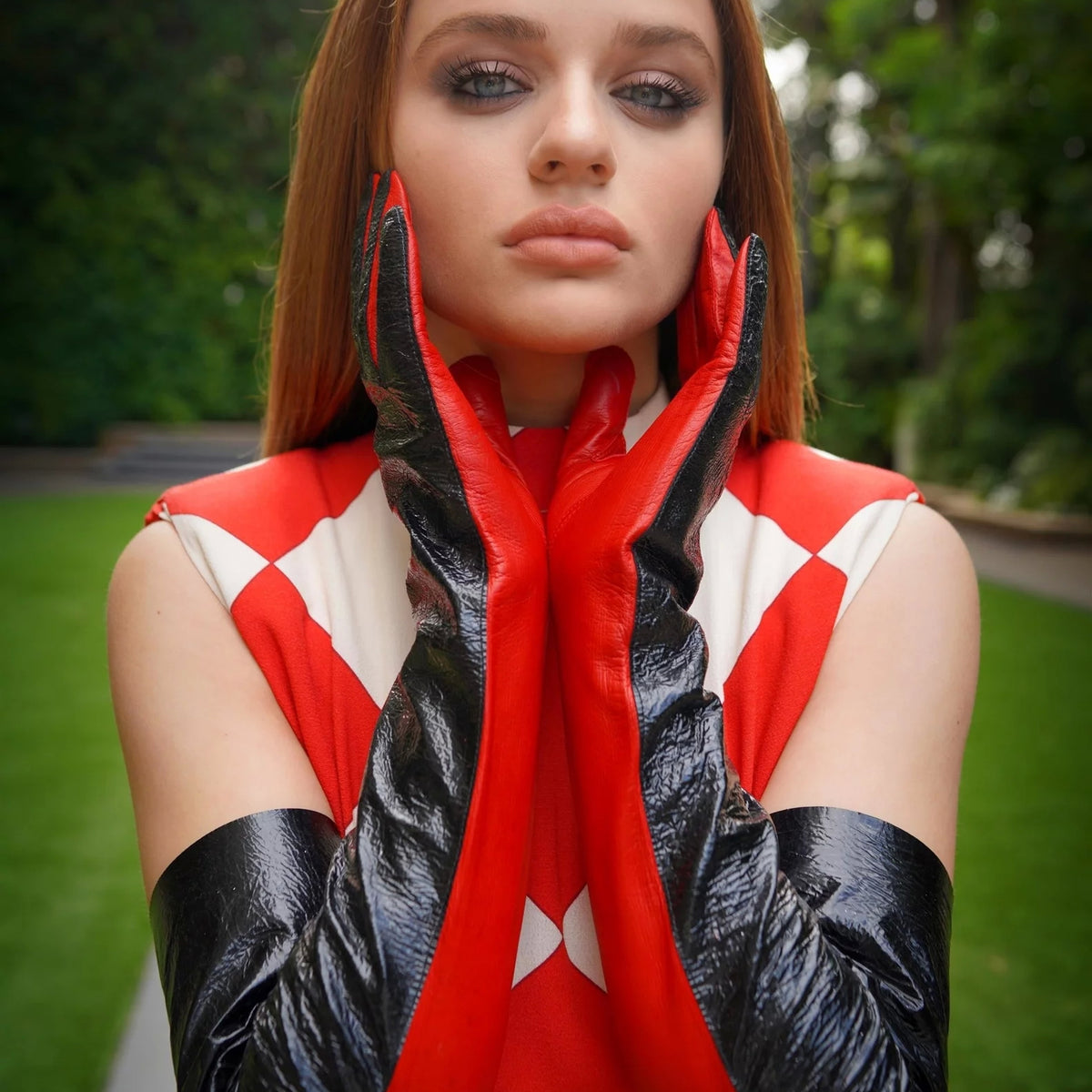 Joey King - The Kissing Booth 3 – Gaspar Gloves